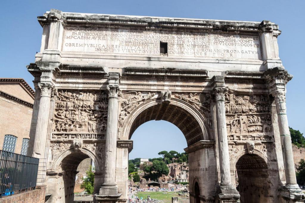 Arch of Septimius Severus - Colosseum Rome Tickets