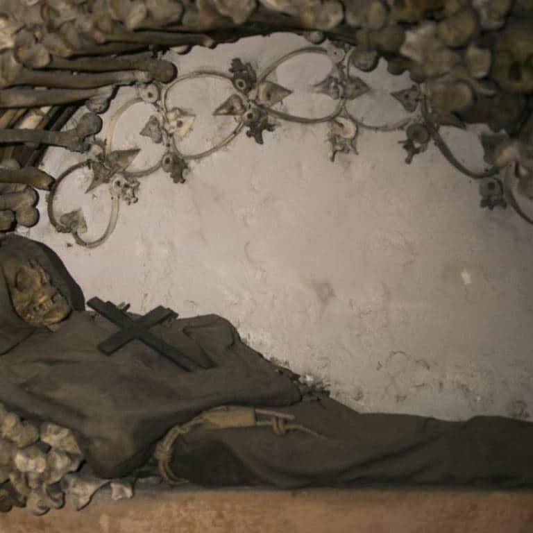 Roman Crypts and Catacombs: A Comprehensive English Tour with Audioguide