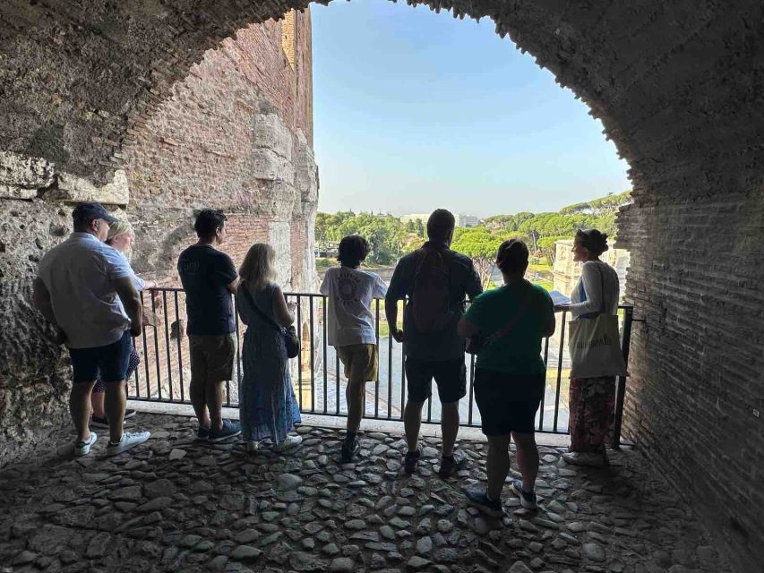 Colosseum Early Morning Tour: Exclusive Small Group Access