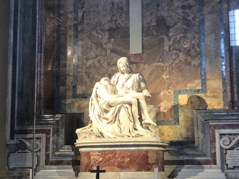 Vatican & Colosseum Private Tour with Gourmet Lunch